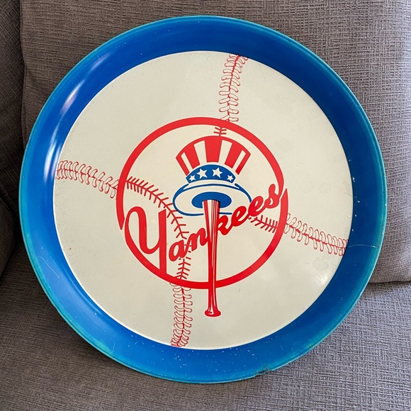 Vintage | Dining | Vintage New York Yankees Logo Round Metal Aluminum ...